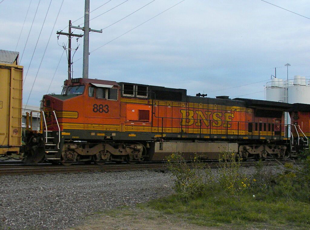 BNSF 883